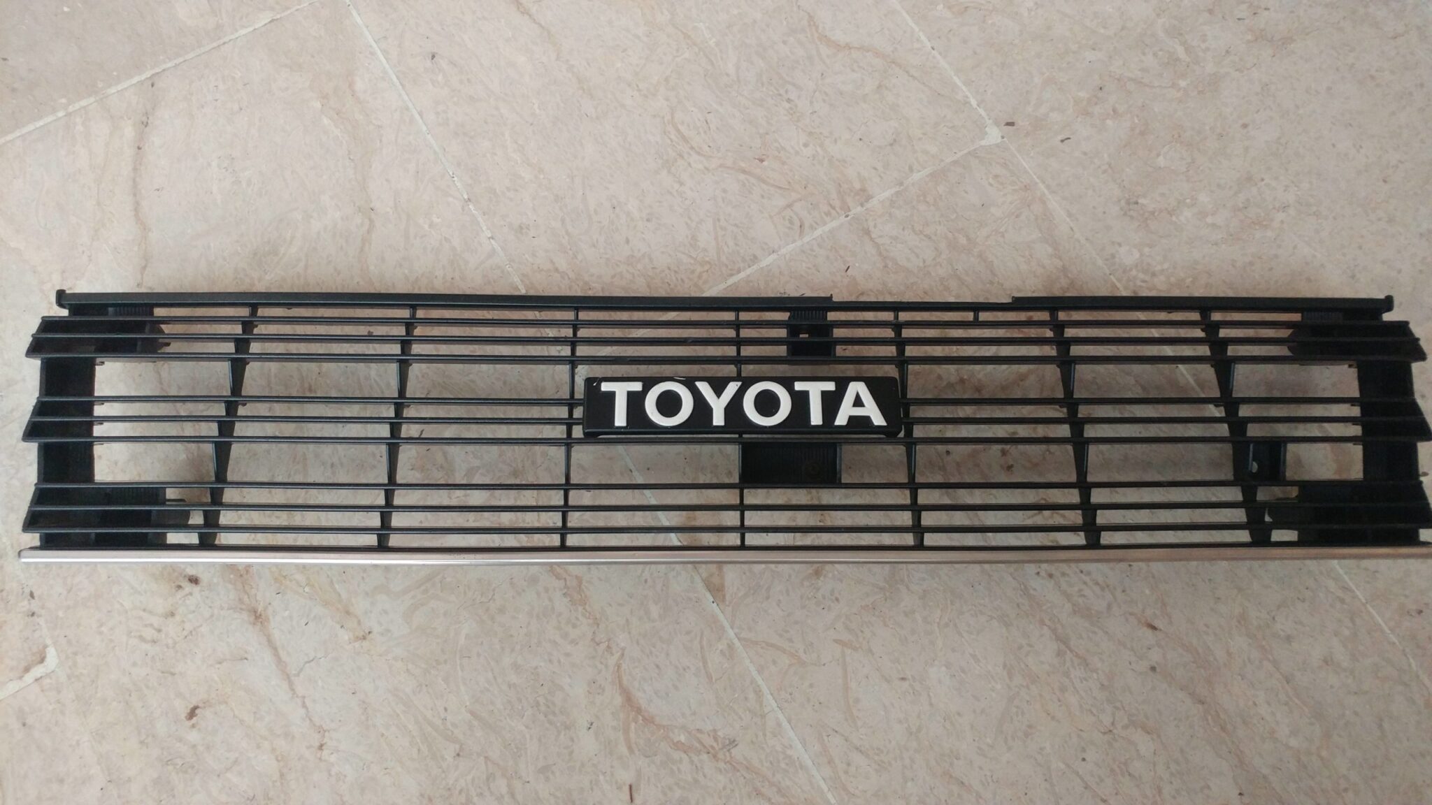 Toyota corolla slant front ke70 (Sedan/Wagon) Front Grille (53111-12570 ...