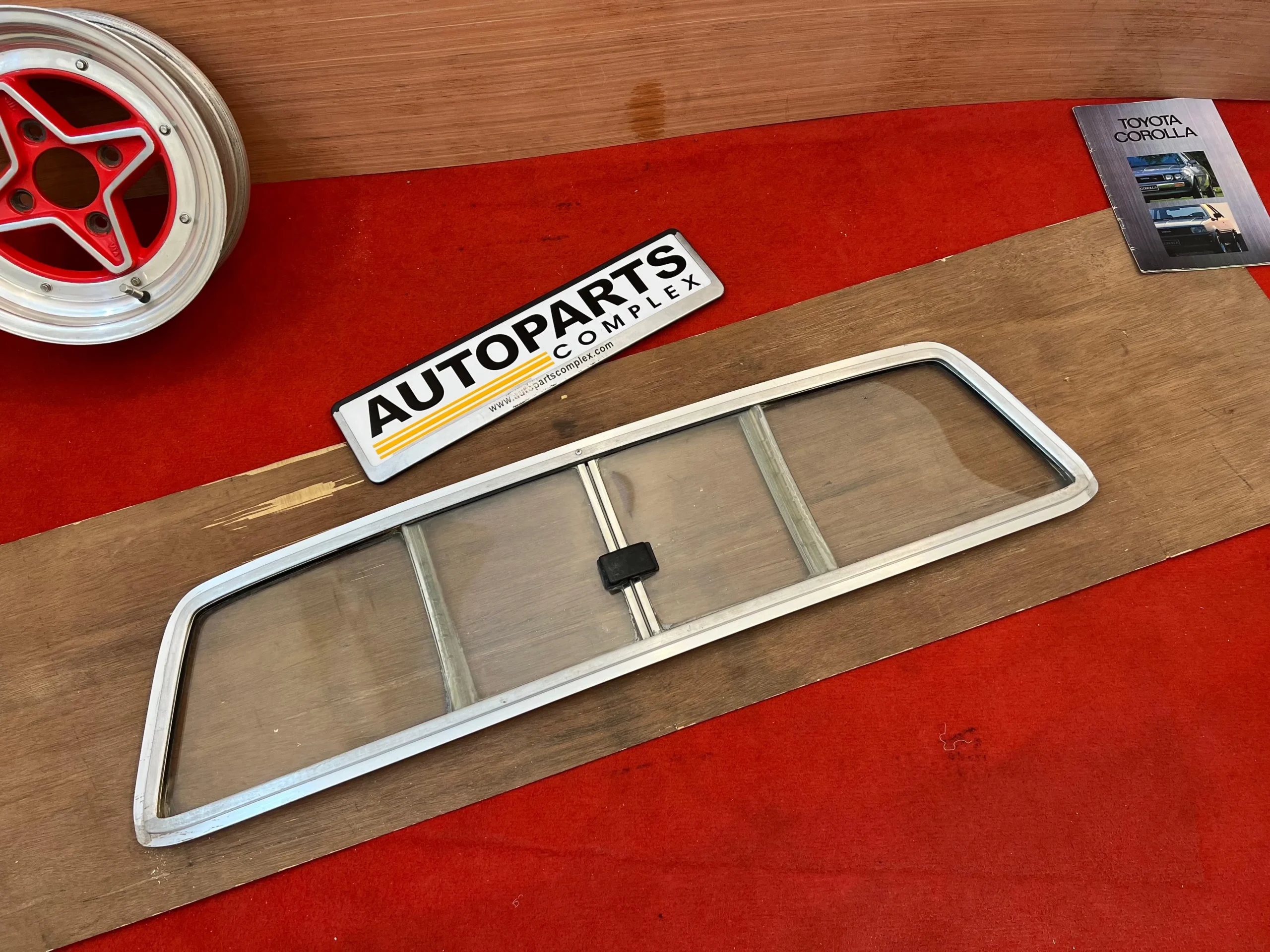 Hilux 1979 - 1983 rear sliding window windshield - Autoparts Complex