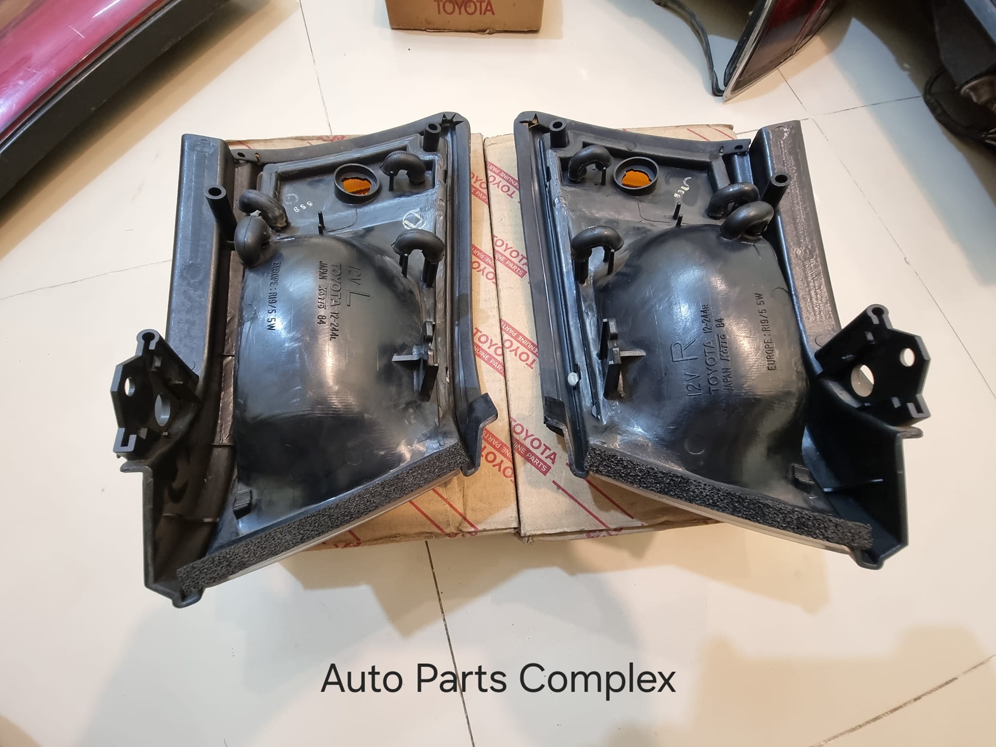 AE86 Levin NOS OEM parking lamps - Auto Parts Complex