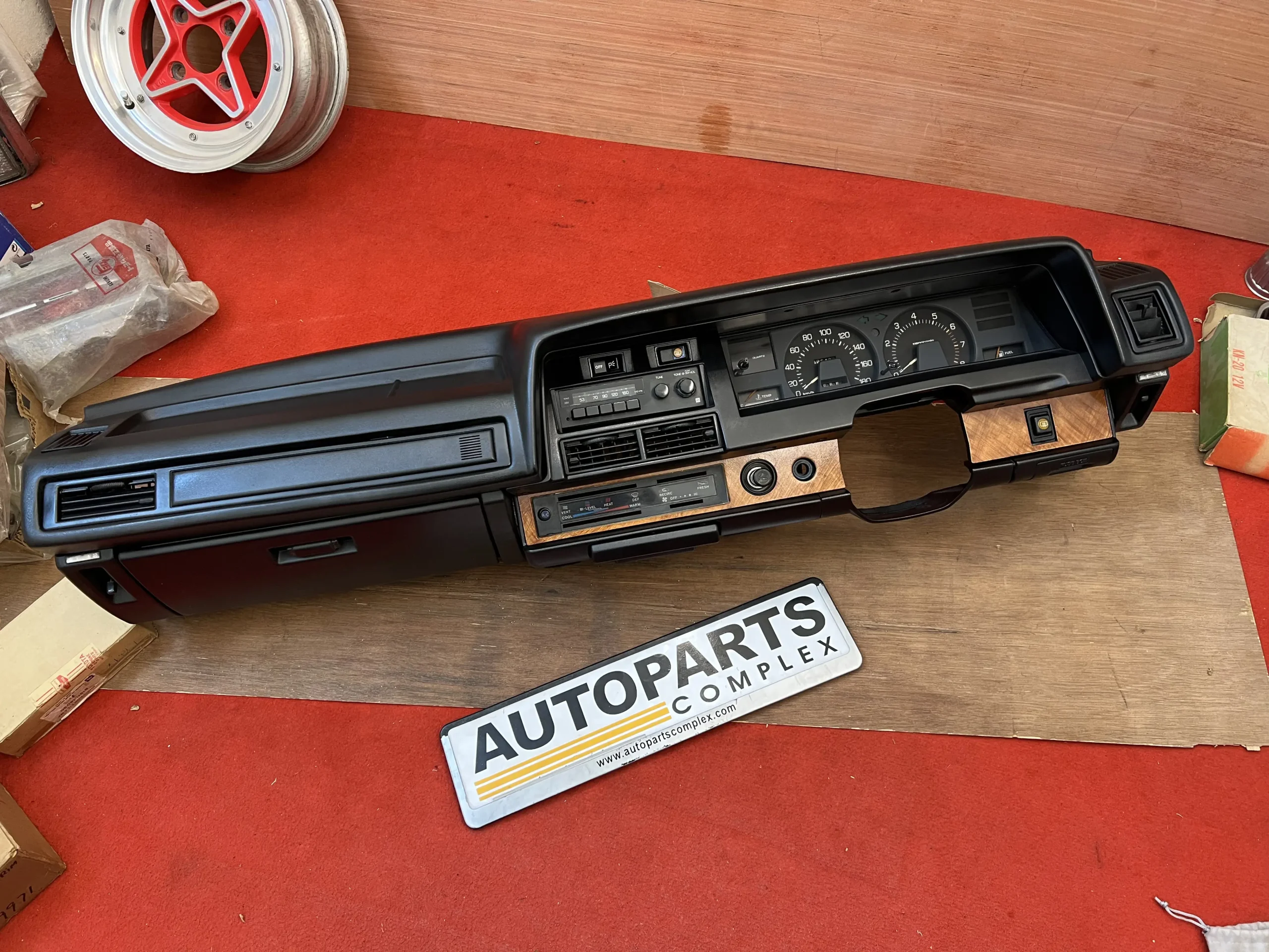 Corolla Ke70 Ae70 RHD JDM complete dashboard (black) - Autoparts Complex