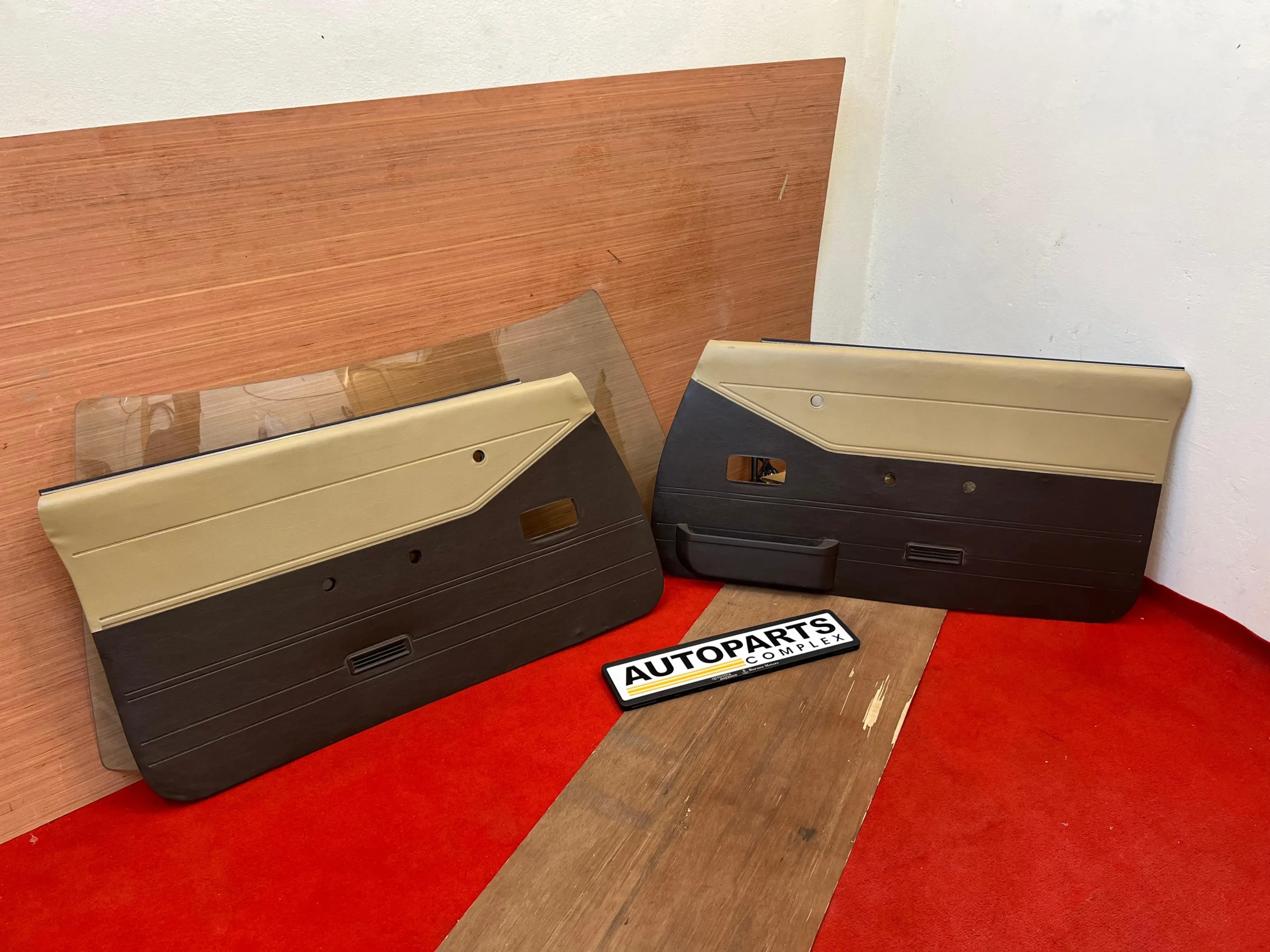 Corolla Te72 2-Door OEM door cards L+R (Brown) - Autoparts Complex