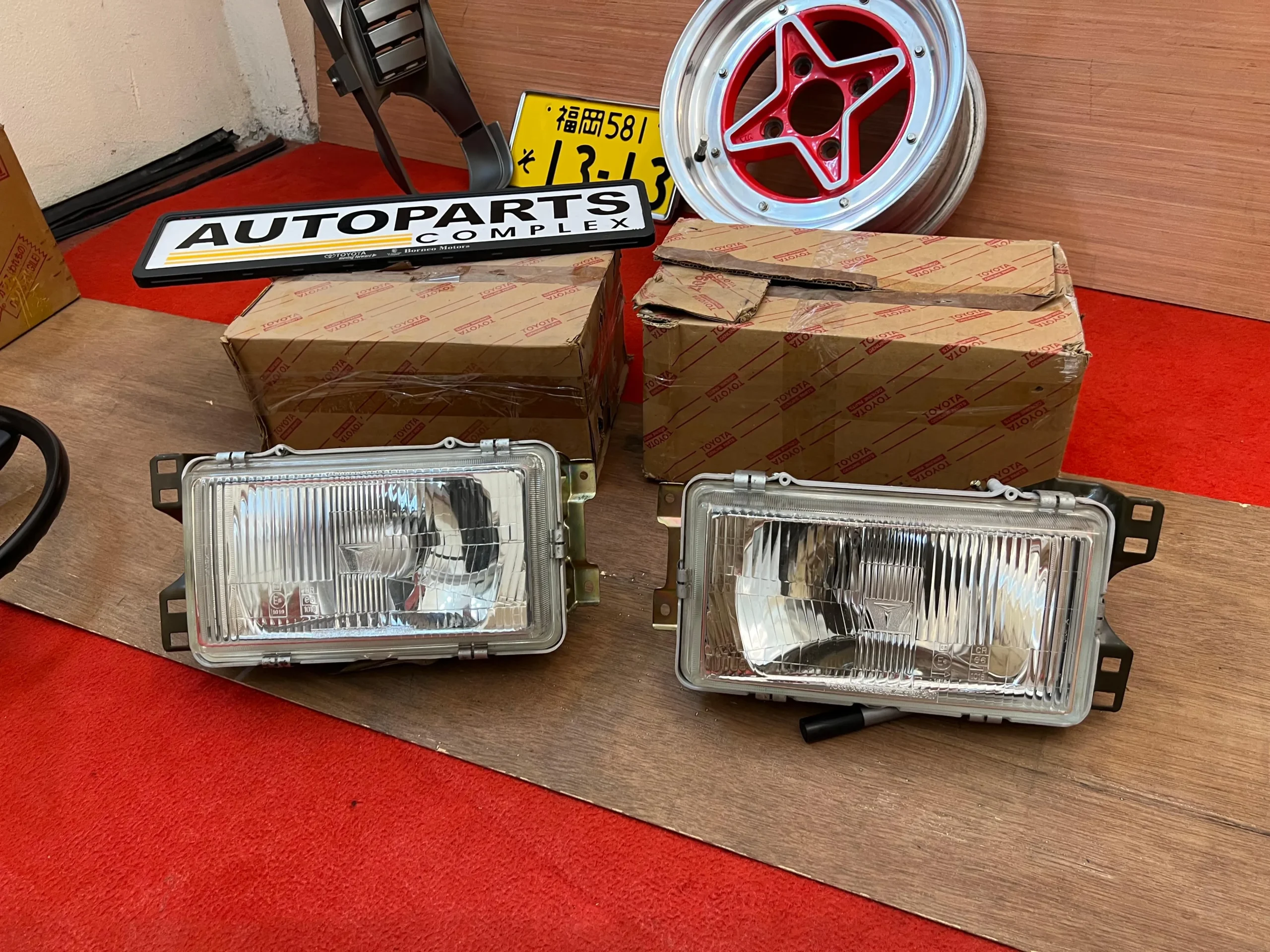 NOS OEM JDM KE70 Corolla 1982 headlights pair - Autoparts Complex