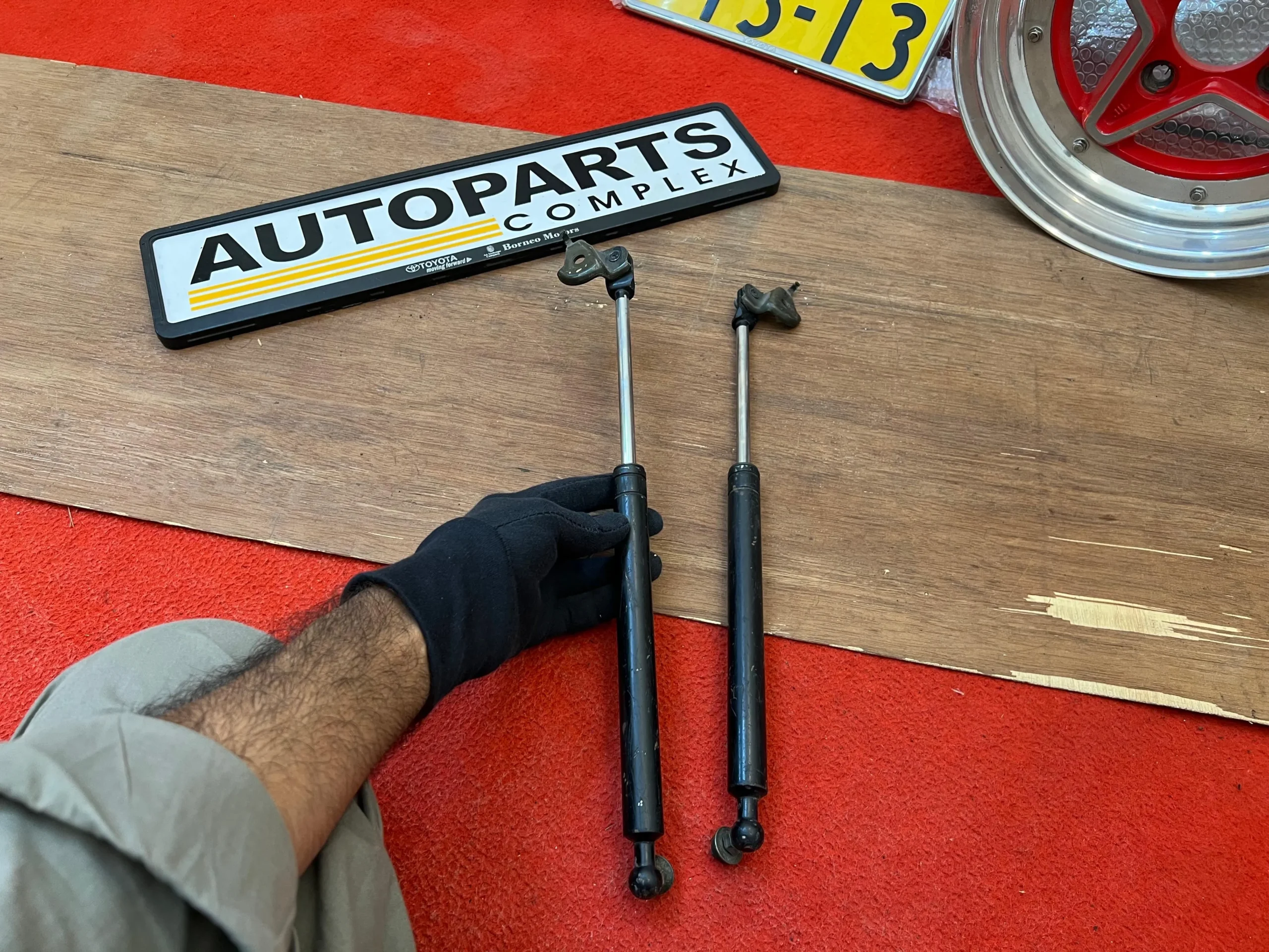 OEM Toyota 1980s Bonnet lift struts support assembly (L+R) 17 inches ...
