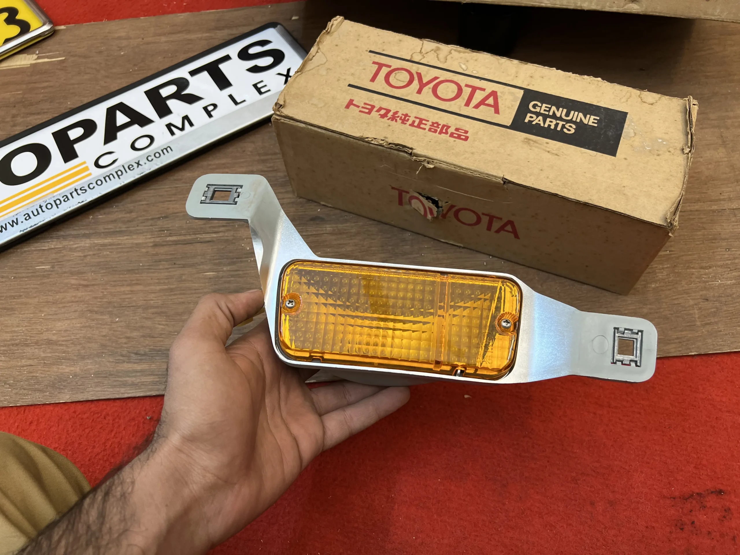 TOYOTA CORONA RT130 TT132 1978 - 1980 Front bumper indicator right side ...