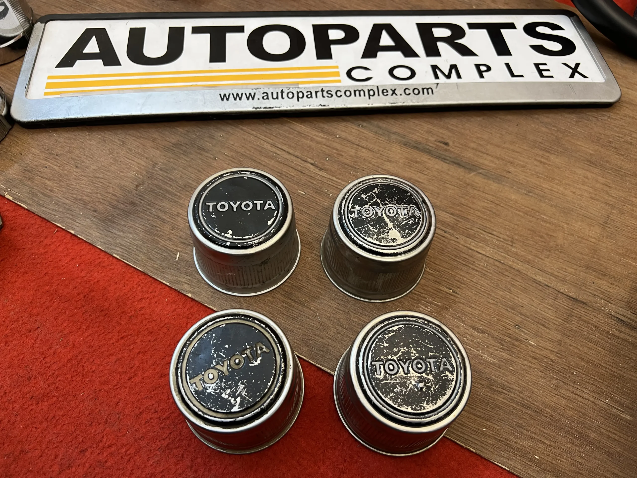 OEM Toyota center caps fits ke30 Ke70 Ke36 corolla and some other 70s ...